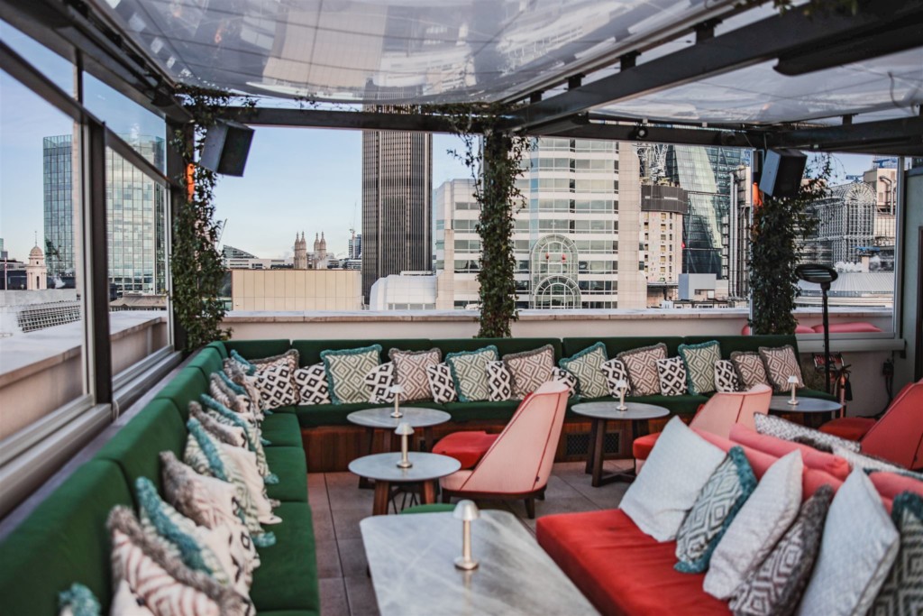 Rooftop Vs. Garden: 7 Questions To Help You Choose Your Summer Party Venue